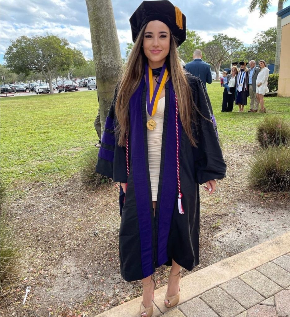 Angie Varona Vermögen 2026 - Einkommen, Vermögen, Alter, Freund, Bio